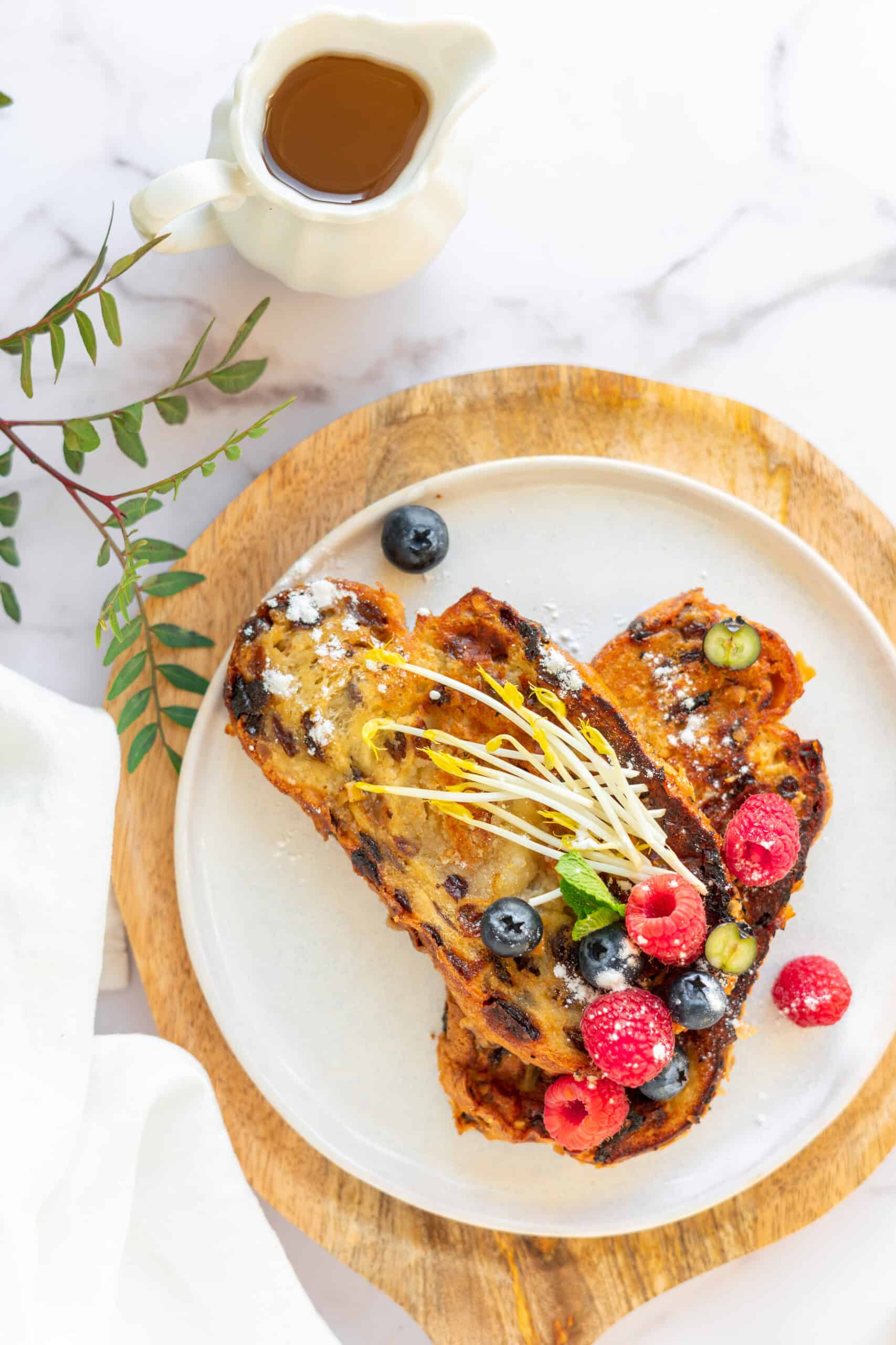 Vegan wentelteefjes van paasstol met erwt asperge kiemen – Veggie Reporter