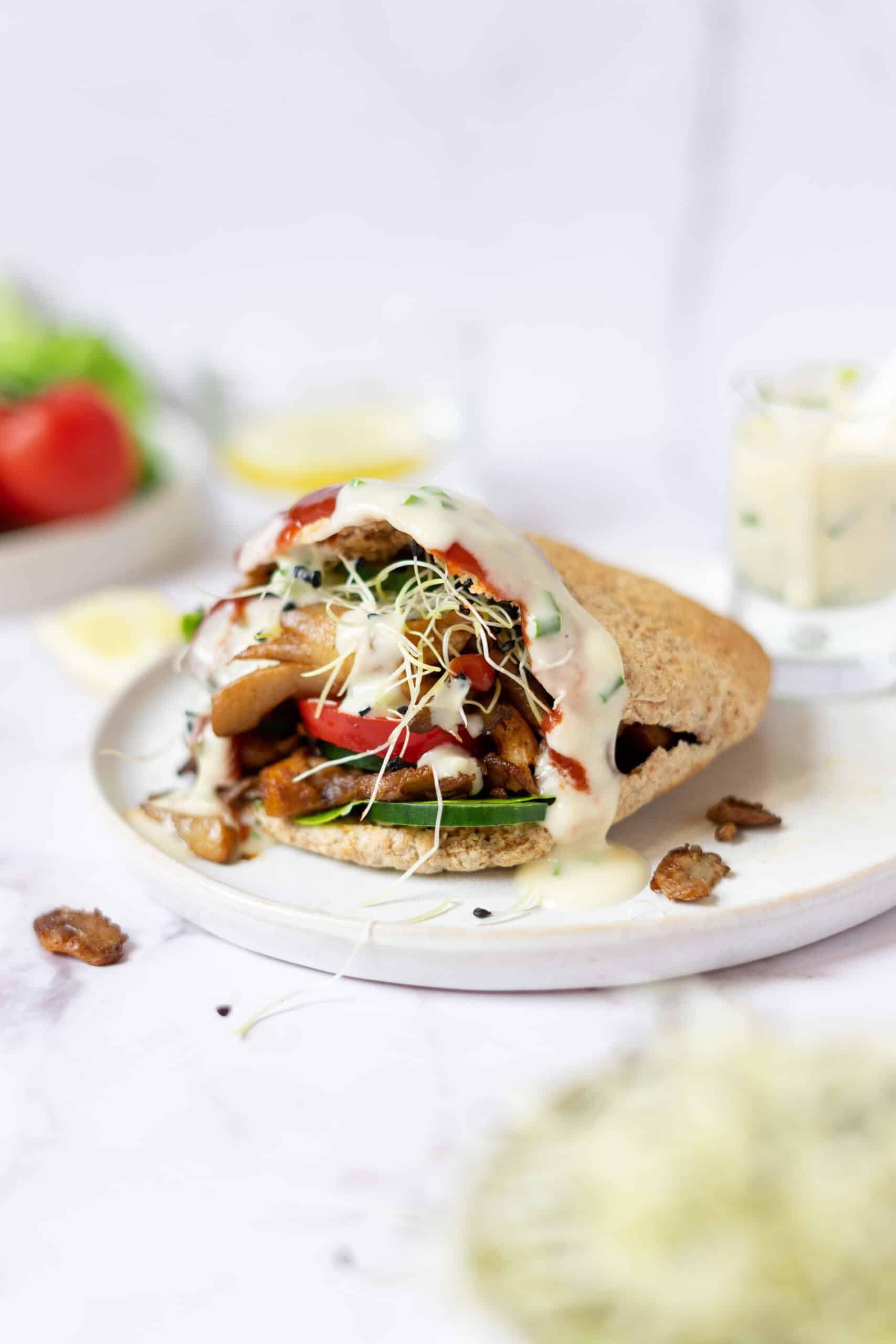 Broodje vegan kebab met knoflook kiemen – Veggie Reporter